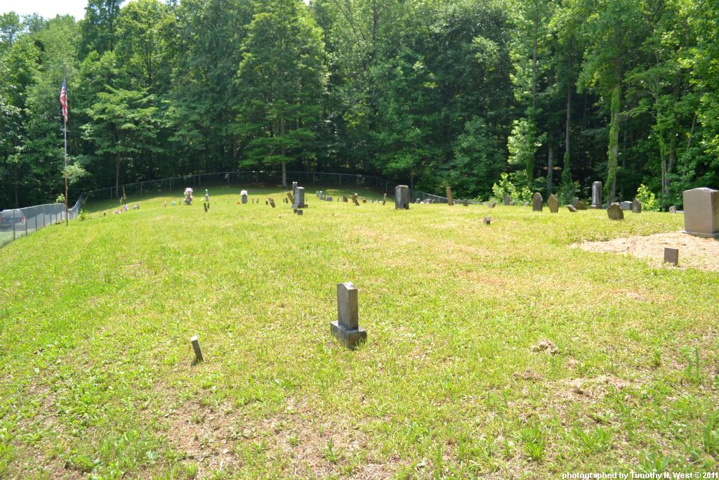 Scott Co, TN - Lowe Cemetery at Smokey Creek